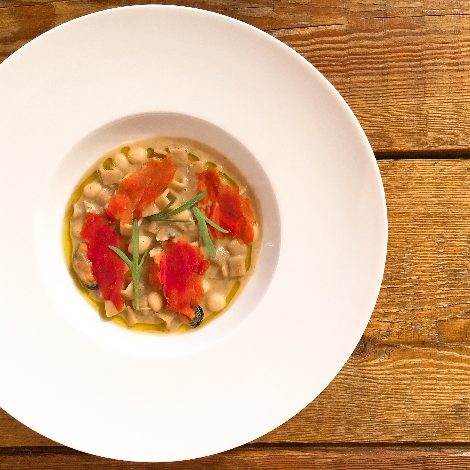 Qubetto di farro con fagiolo tondino del Tavo, cozze e vongole \ di ...